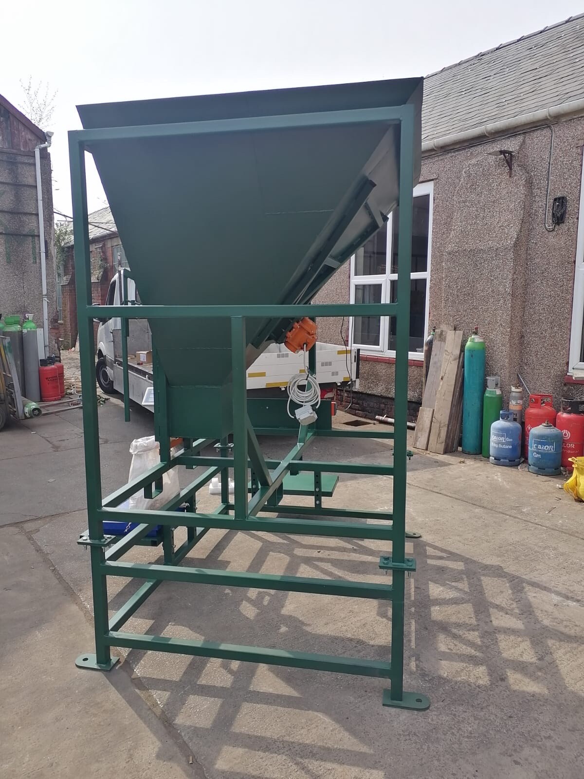 vibrating 25kg bag Bagging Sand Hopper Aggregate Logs Wood chips Waste ...