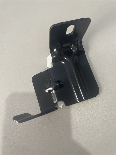 Original Halter für Kotflügel rechts vorne für Dacia Duster II ...