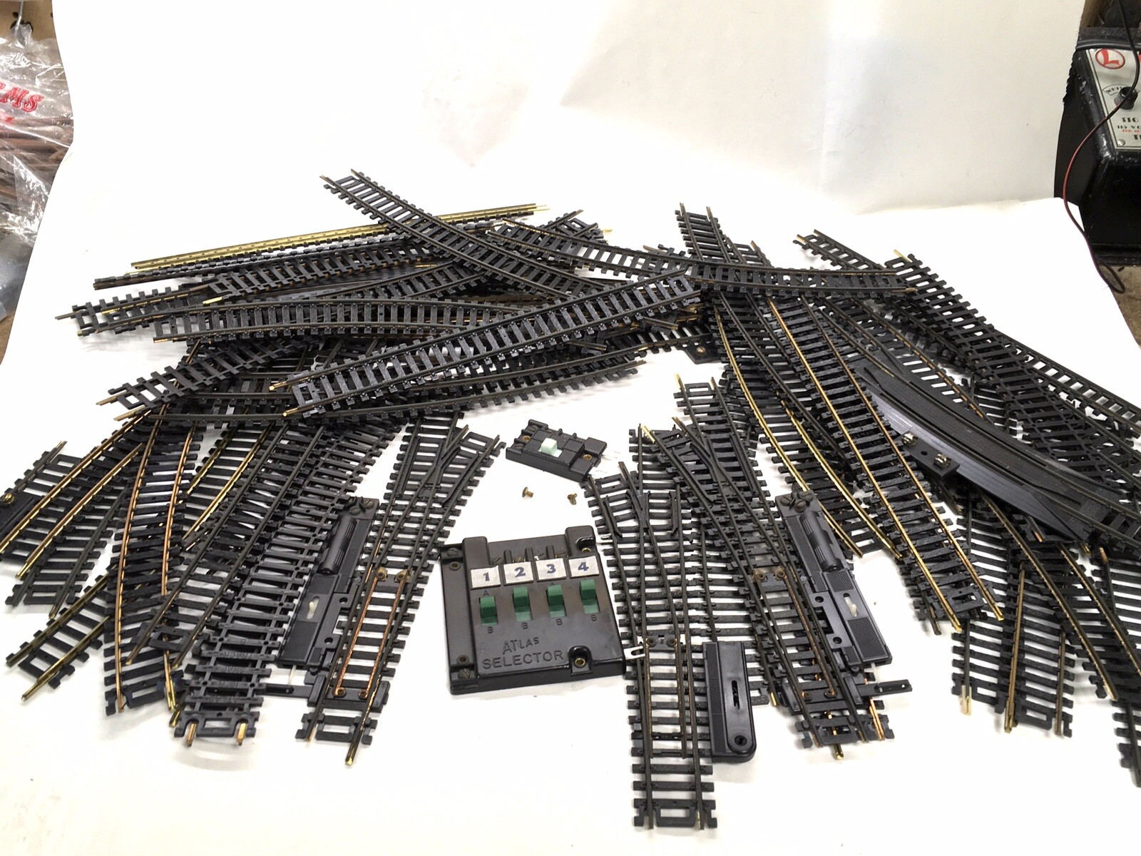 Lot (49 Pieces) HO Atlas & Tyco Snap-Track, Uncouplers, Auto Switches ...