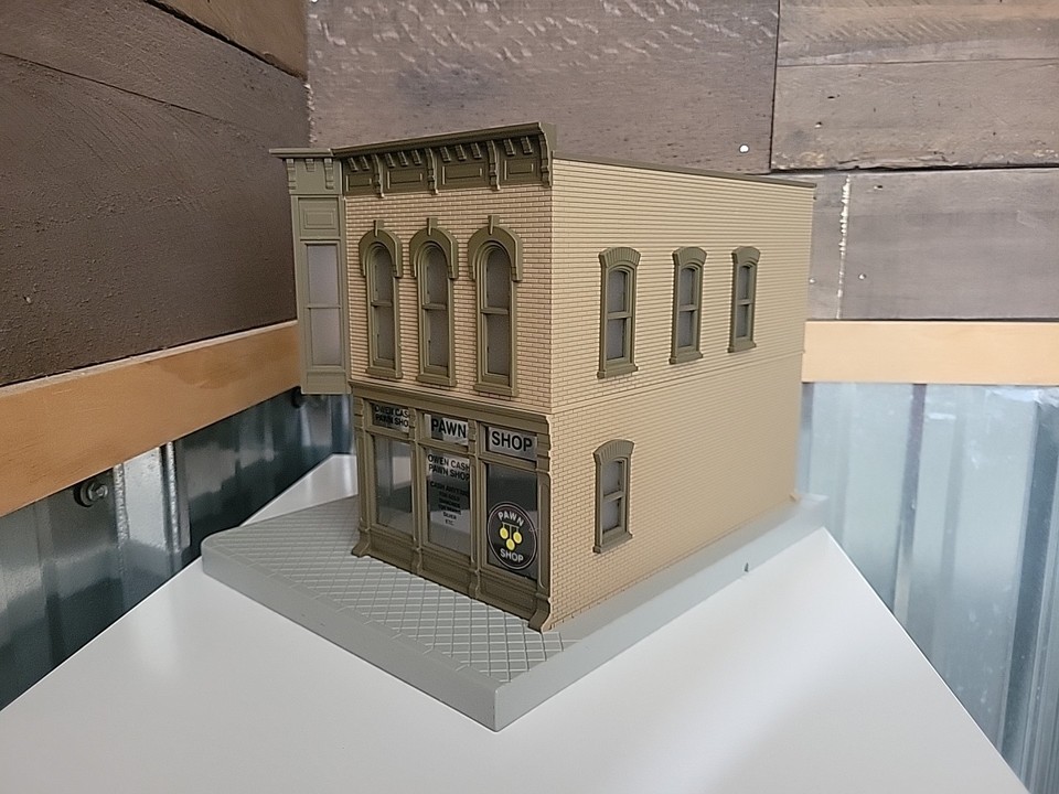 O Scale MTH PAWN SHOP OPPOSITE CORNER BUILDING ILLUMINATED w/BLINKING ...