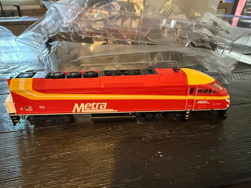 HO SCALE LOCOMOTIVE Atlas Silver MP-36 METRA ROCK ISLAND HERITAGE#425 ...