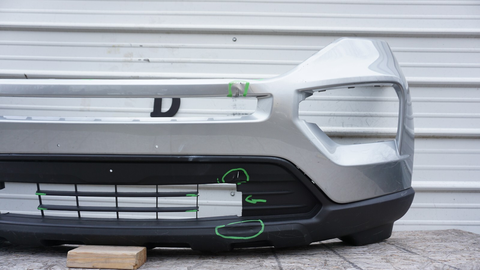 2020-2022 Ford Explorer Front Bumper OEM LB5B-17C831-AA 20 21 22 | OE