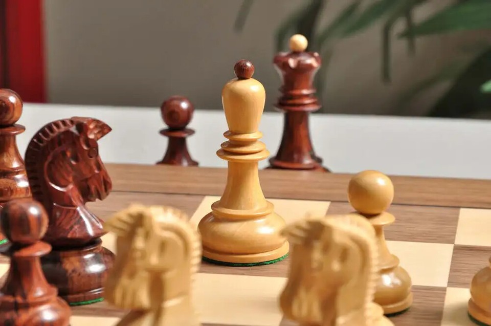 The DGT Projects Electronic Chess Board (eBoard) - USB Walnut - with ...