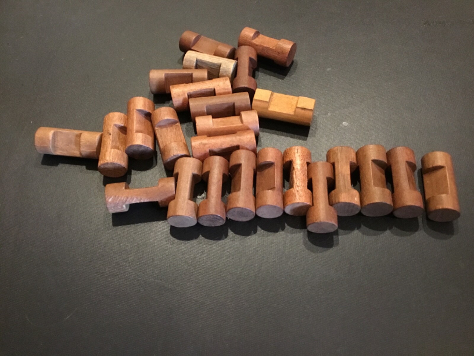 Wooden LINCOLN LOGS Lot: 25 Small Log Pieces 1-1/2" Light /Dark Brown 1 ...