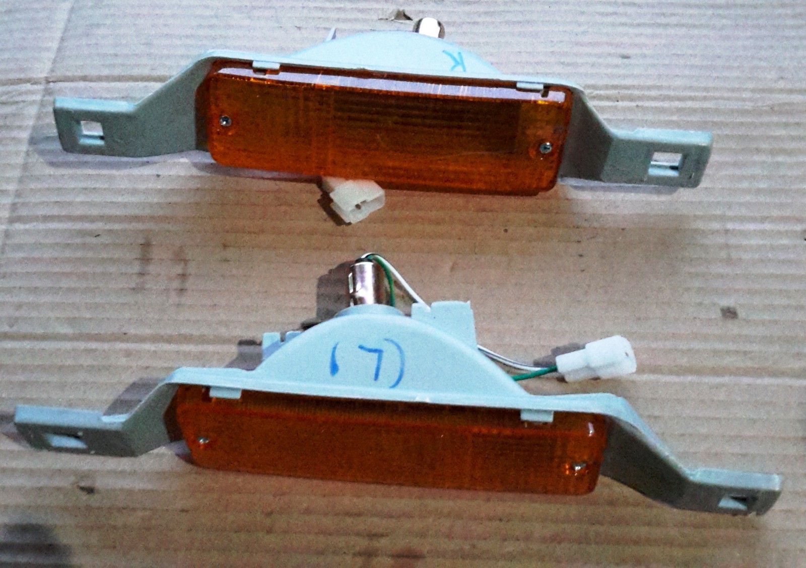 TOYOTA HILUX RN35 RN45 RN36/46 MODEL 1979 84 FRONT BUMBER LIGHTS PAIR ...