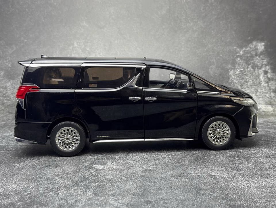 KYOSHO 1/18 Scale LEXUS LM300h MPV Black Diecast Car Model Toy Gift NIB ...