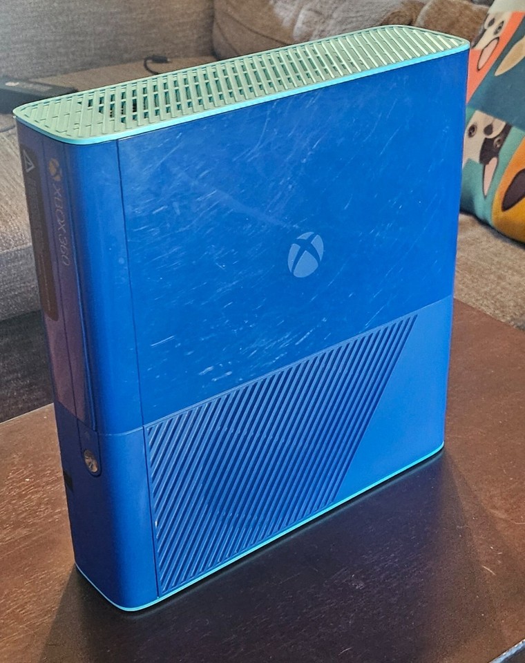 Xbox 360 E Special Edition Blue Bundle 500GB Console, Controller, Cords ...