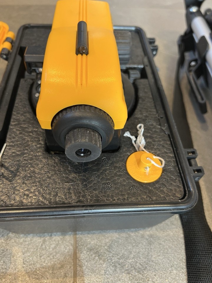 CST Berger Theodolite 32X in Hard Case with Tripod Staff and ...