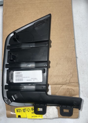 NEW OEM GM Silverado 1500 19-21 Passenger Bumper Cover Molding Front ...