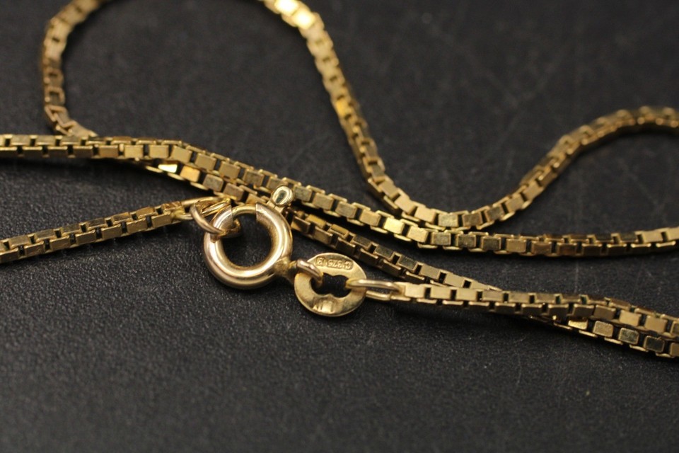 VINTAGE .375 9CT YELLOW GOLD 2MM Wide 18" Fine Box Chain Necklace, 4.9g ...