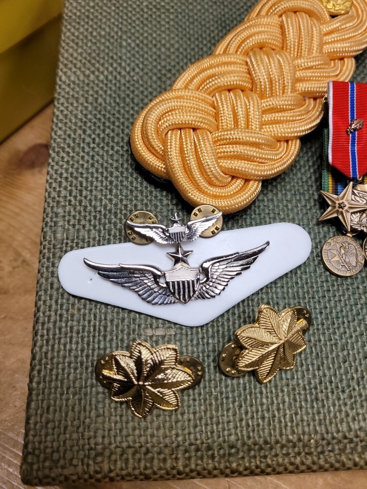 Army Major /Helicopter Pilot Medal & Insignia Grouping Rare Insignia ...