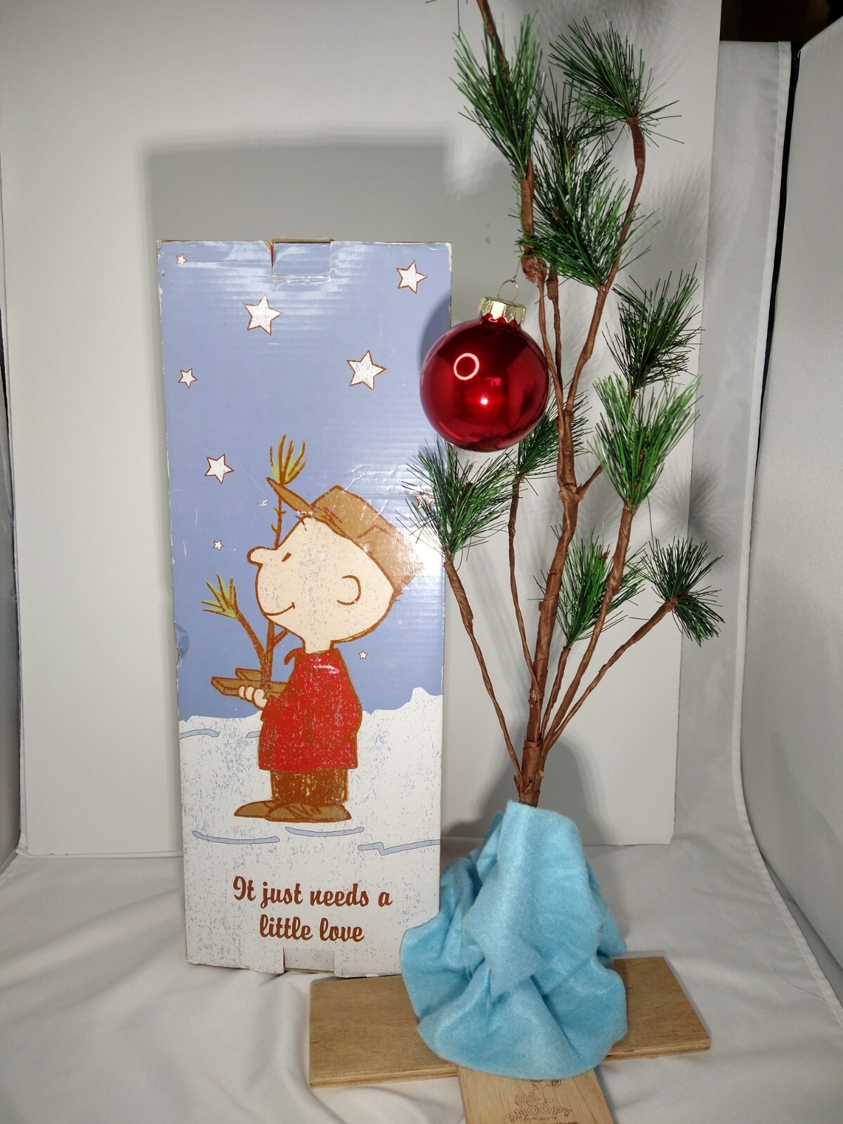 Peanuts The Original Charlie Brown Christmas Tree 18" with Linus ...