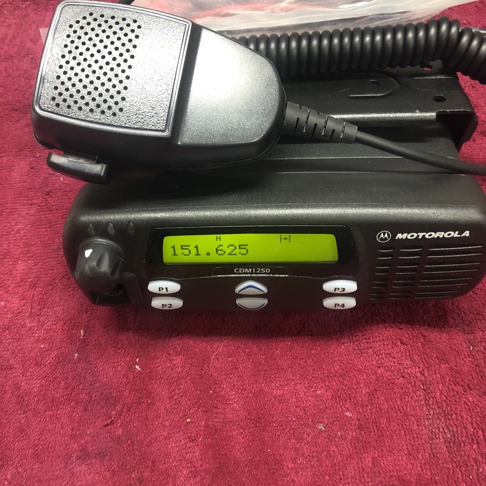 MOTOROLA CDM 1250 AAM25KKD9AA2AN VHF 136 To 174 MHz 64CH 45 Watt Tested ...