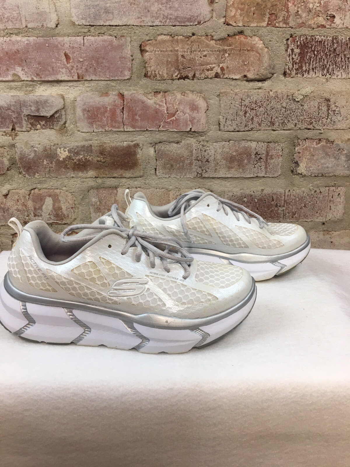Skechers Air Cooled Memory Foam Rocker Sneakers 8.5 - Gem