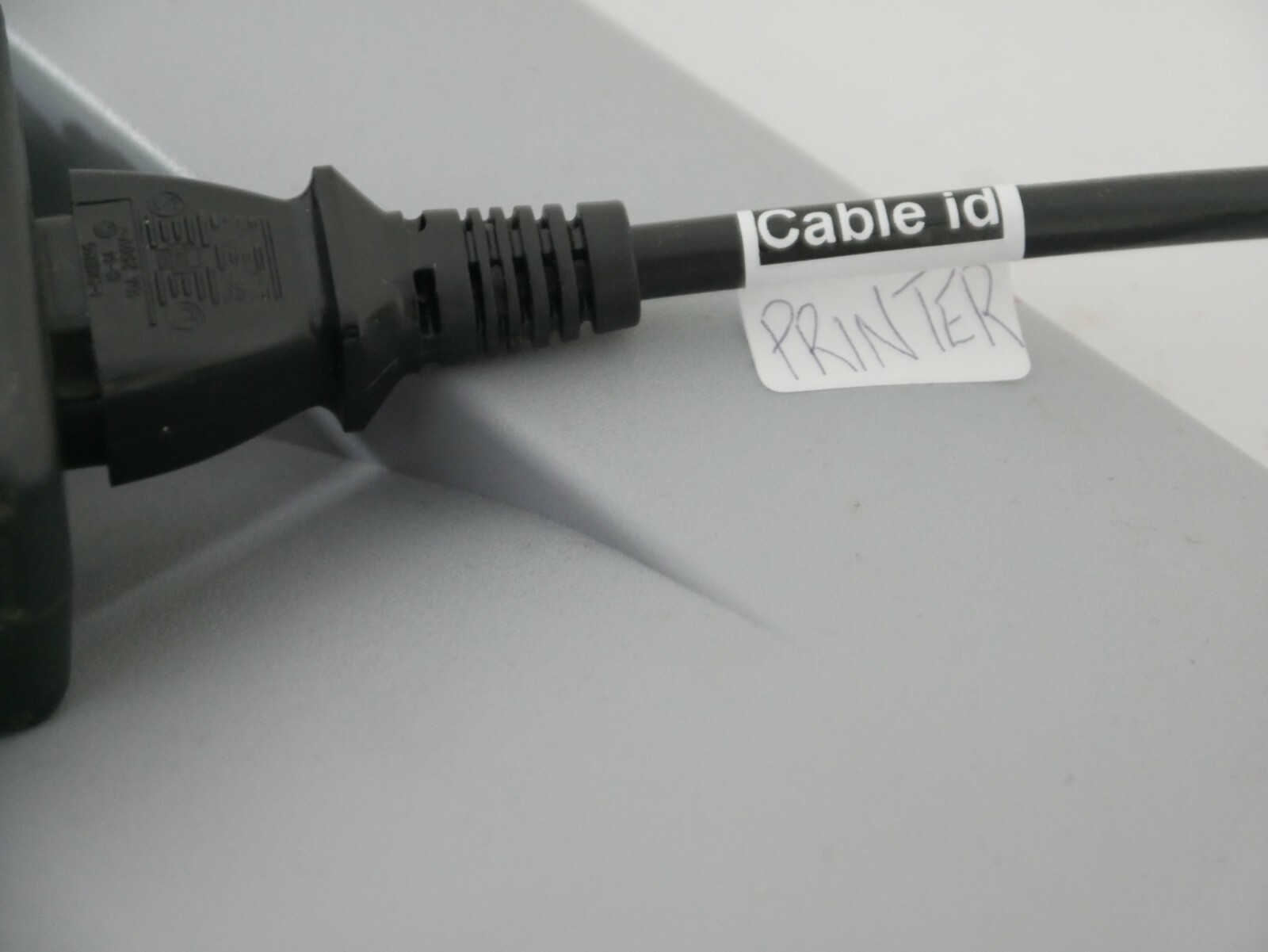 50 x Cable ID Labels Self Adhesive Identification Stickers Tags Plugs ...