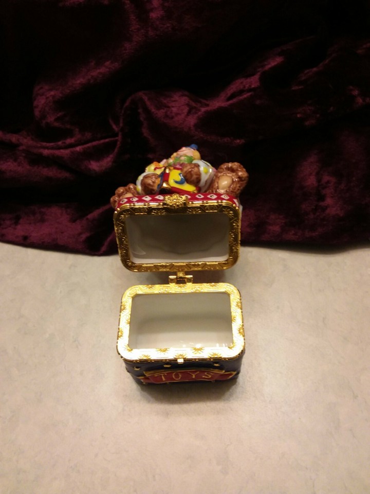 Beautiful Detailed Christmas Toy Box trinket box Teddy Bear & Friends ...