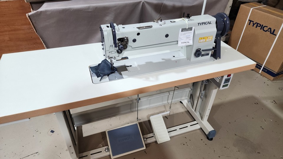 Typical Long Arm Single Needle Industrial Sewing Machine. NEW. | eBay
