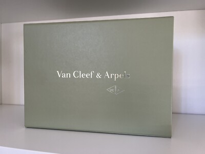 Van Cleef & Arpels VCA Necklace Packaging | Outer box, Ribbons 2024 ...