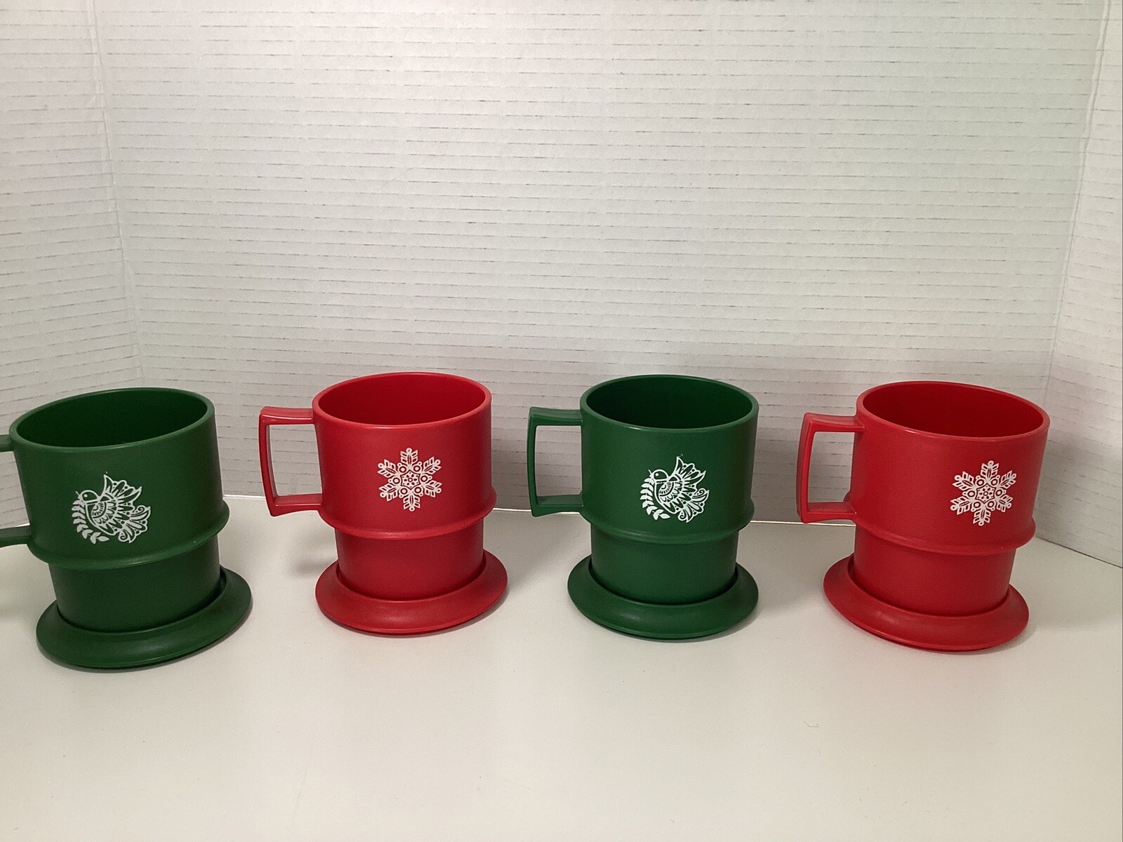 Set of 4 Vintage Tupperware Red & Green Christmas Winter Mugs w ...