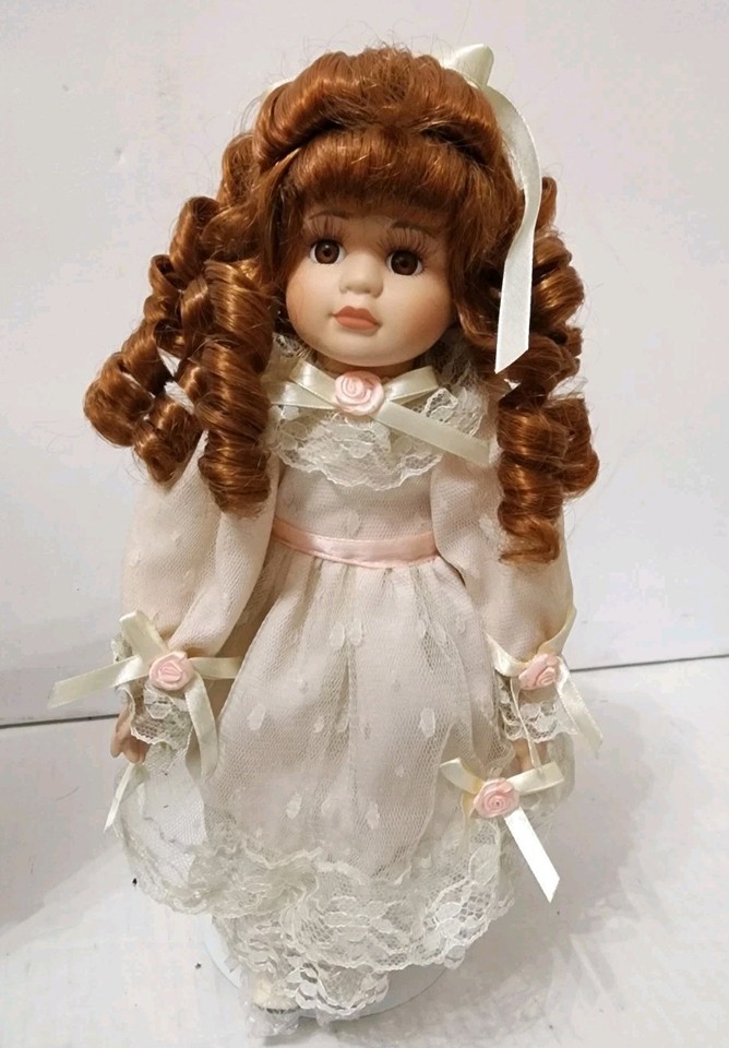 VNT Cracker Barrel Trudy Traveler Porcelain Doll Change of Clothes W ...