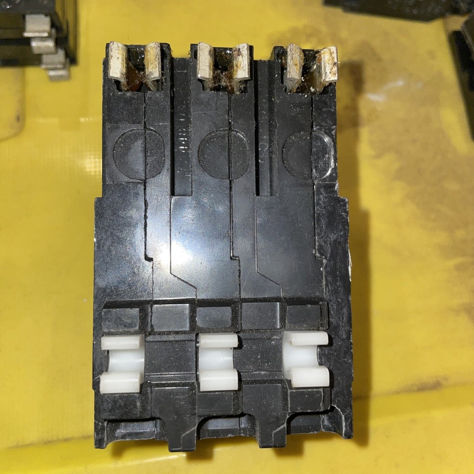 SQUARE D 100 AMP CIRCUIT BREAKER 3 POLE 22KA 240 VAC PLUG IN QO3100VH ...