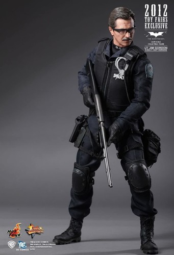 Hot Toys The Dark Knight 1/6 Scale Figure : Lieutenant Jim Gordon GCPD ...