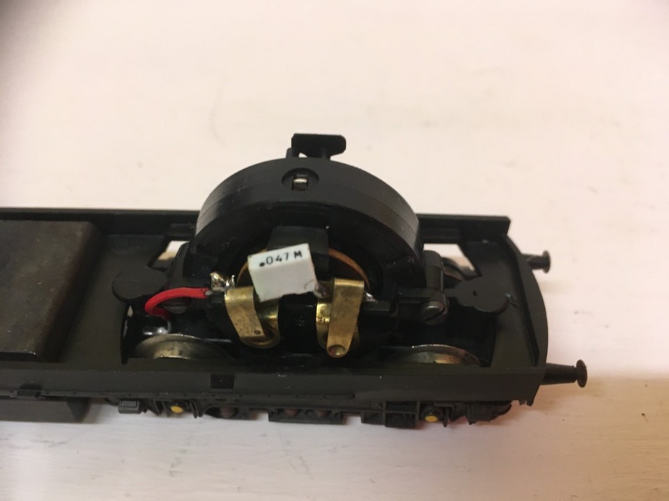 Lot..491z....OO GAUGE LIMA CLASS 33 MOTORISED CHASSIS...FOR SPARES ...