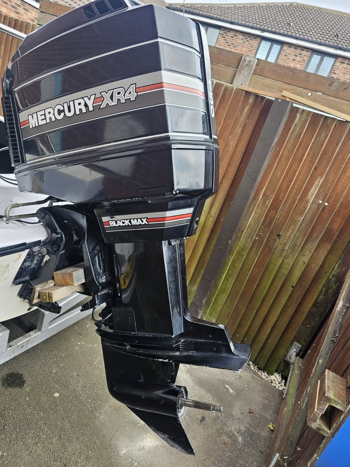 Mercury xr4 150hp Outboard Engine and 21 foot speedboat like ring ...