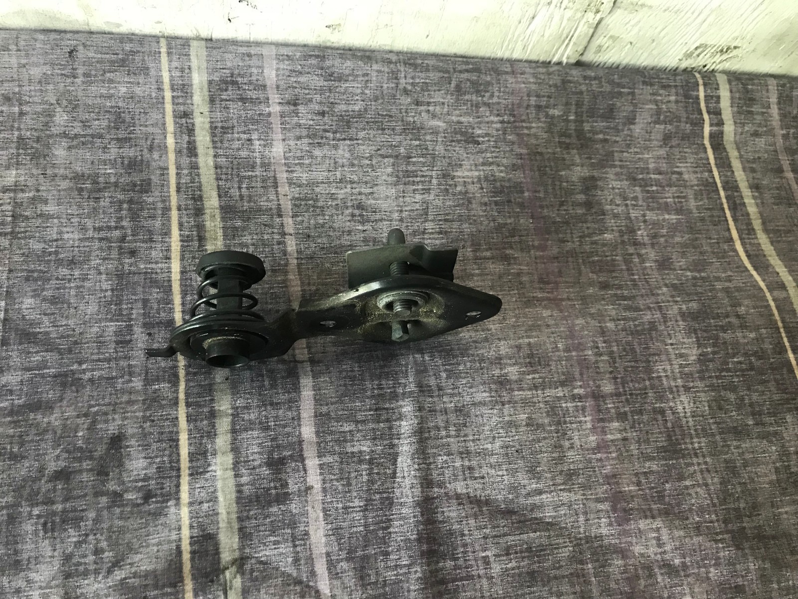 MERCEDES BENZ W211 E63 E550 E500 UPPER HOOD BONNET CATCH LOCK HOOK ...