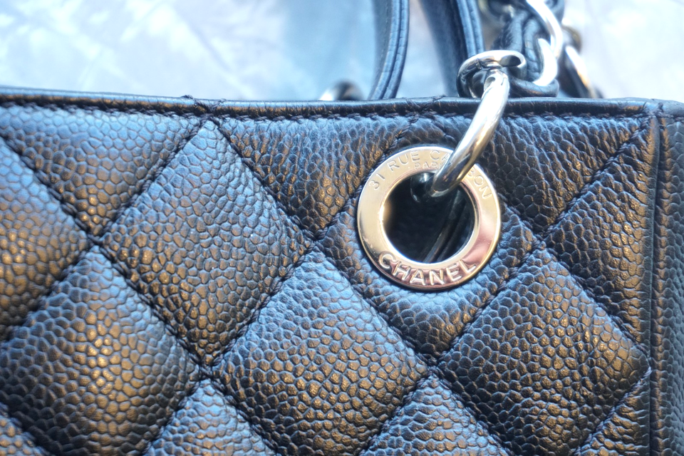 CHANEL Matelasse Caviar Skin Leather Silver Chain Grand Shopping Tote ...