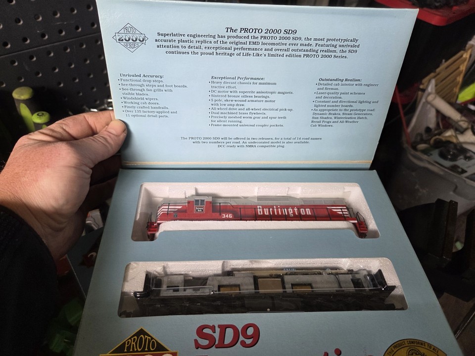 Proto 2000 Series Burlington HO Scale SD9 Diesel Locomotive DC DCC ...