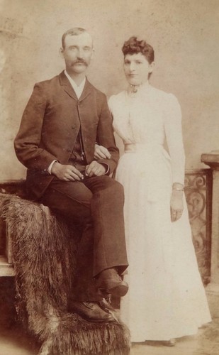 ANTIQUE 1880's CABINET PHOTOGRAPH - BUTLER MISSOURI COUPLE POSING | eBay