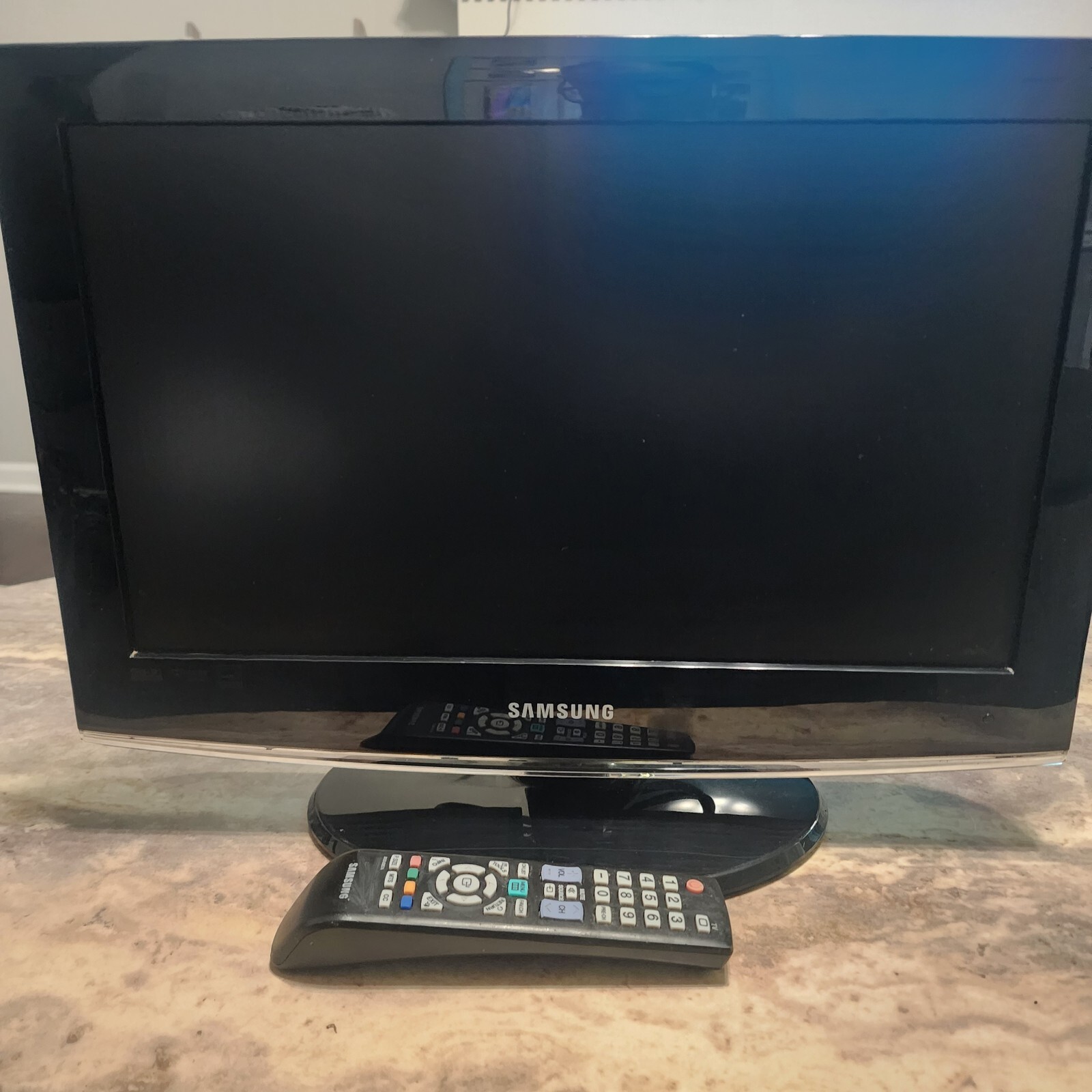Samsung 19" LCD TV Model LN19B360C5D Flat Screen TV w/Remote Batteries ...