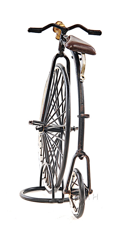 1870 The High Wheeler -Penny Farthing iron Model Bike | eBay