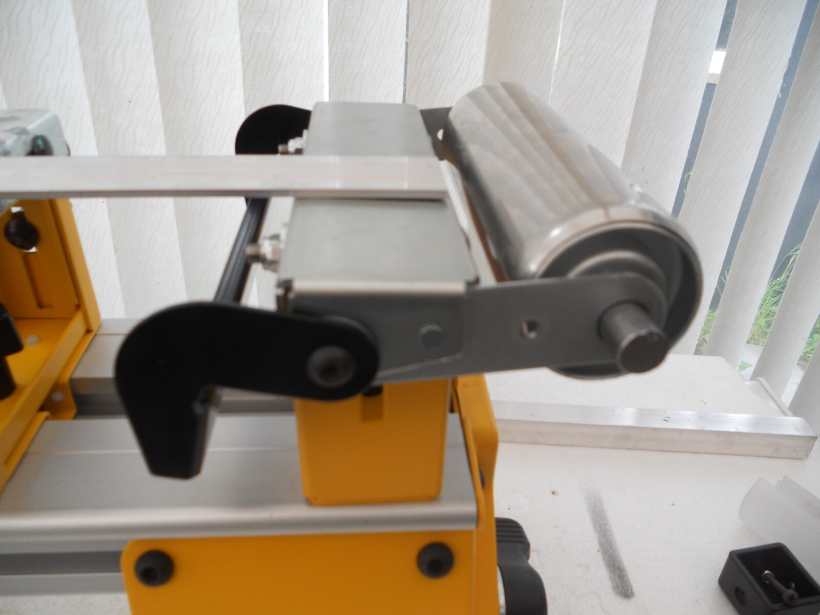 DEWALT DE7027 Roller Work Support for D7023 Mitre Saw Stand for sale ...