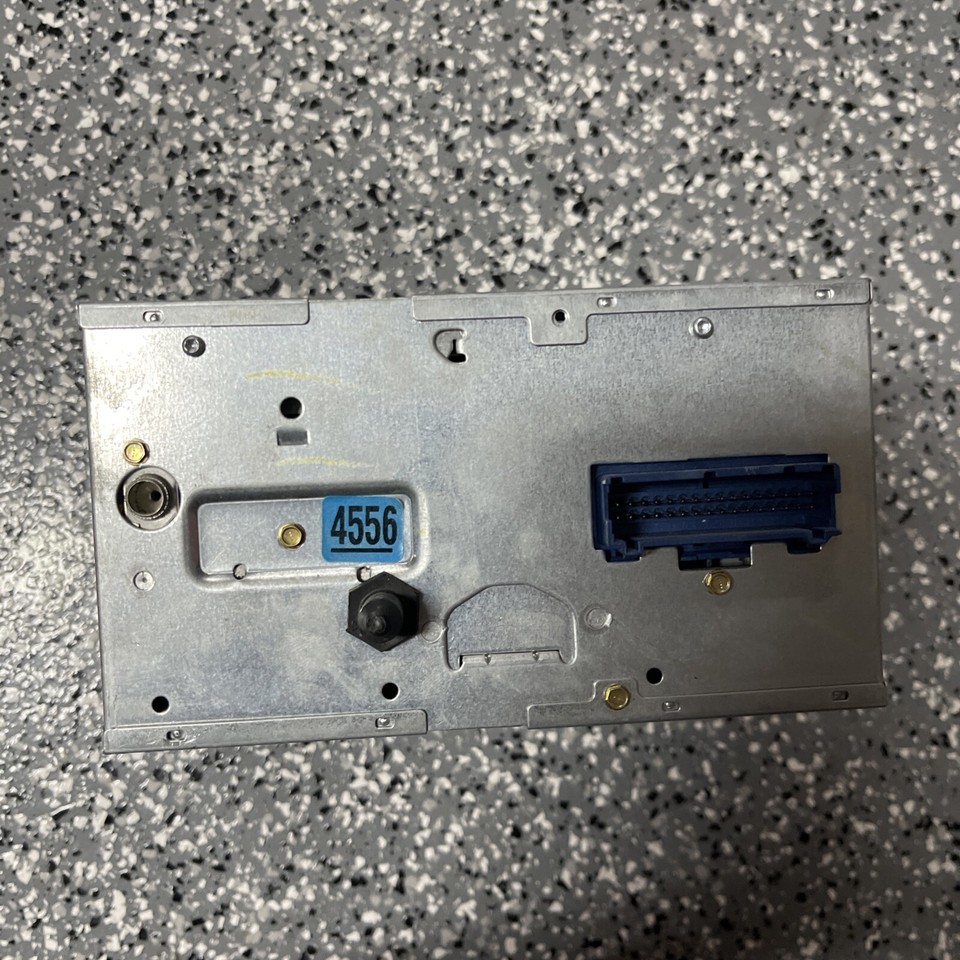 Used Delco Electronics AM/FM Casset/CD Cabillac GM Radio 09374556 ...
