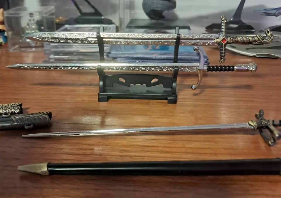 Game of Thrones Mini Swords Letter Openers With Scabbards and Stand | eBay