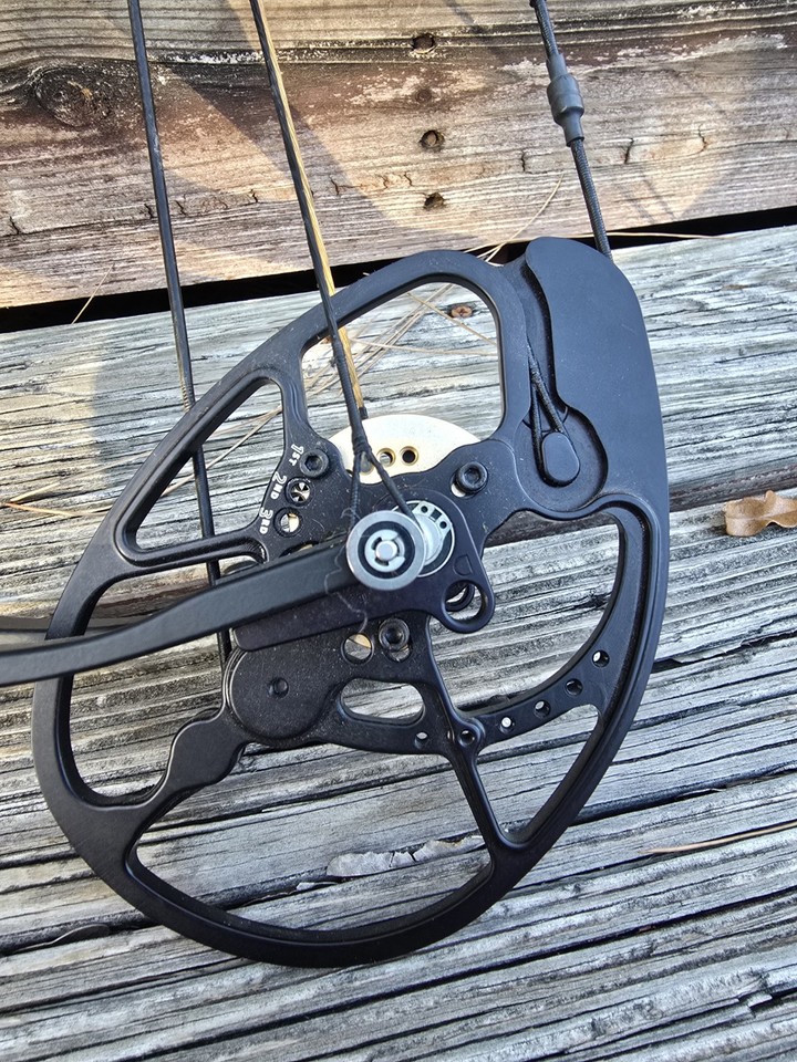 Bowtech BTX-28 Bow, Right Handed, Camo | eBay