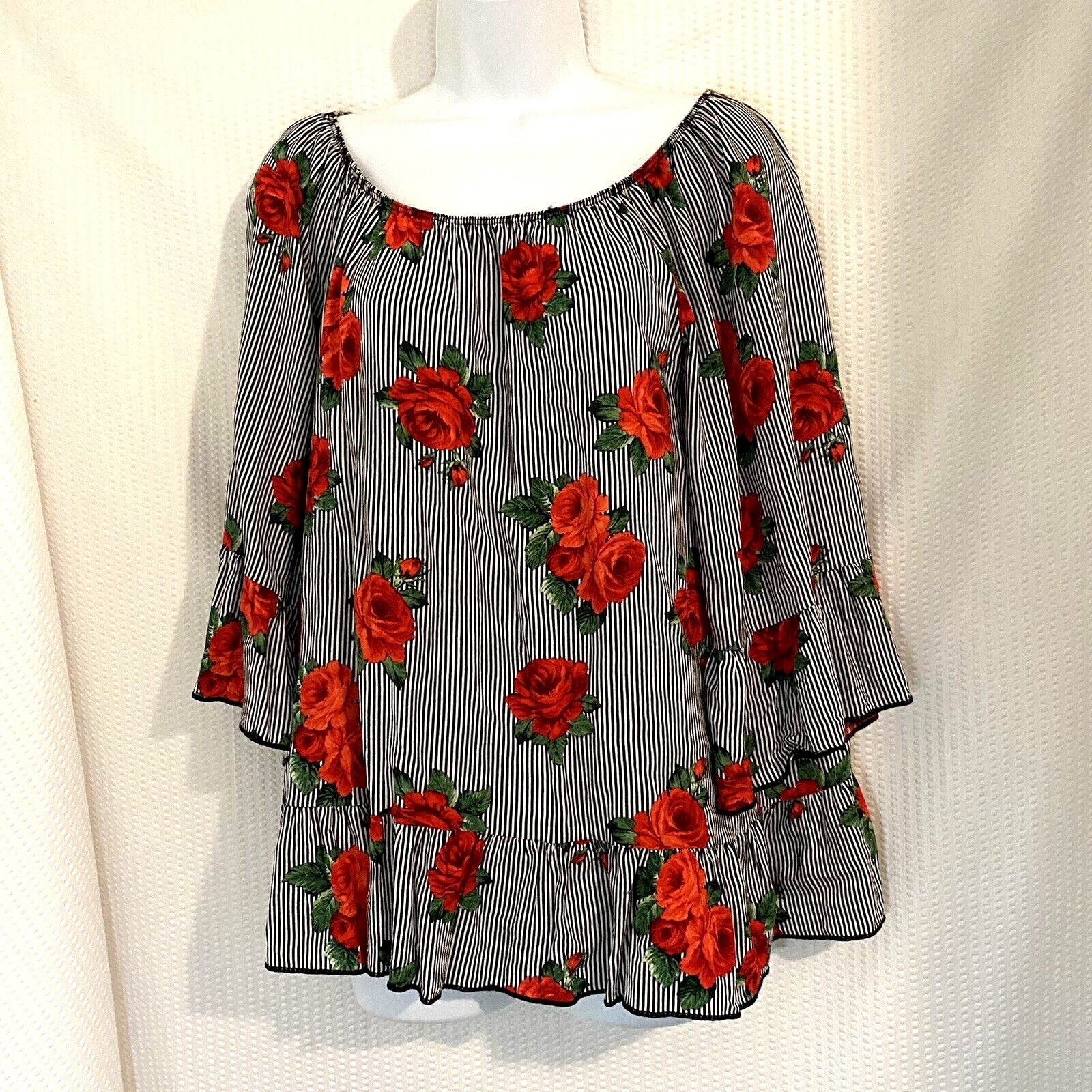 Free Kisses Ruffle Sleeve Red Roses Elastic Neck Ruff… - Gem