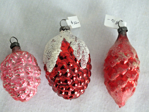 2 BUMPY GRAPE BUNCHES 1 PINE CONE Christmas ornaments vintage 1.5"-2.5 ...