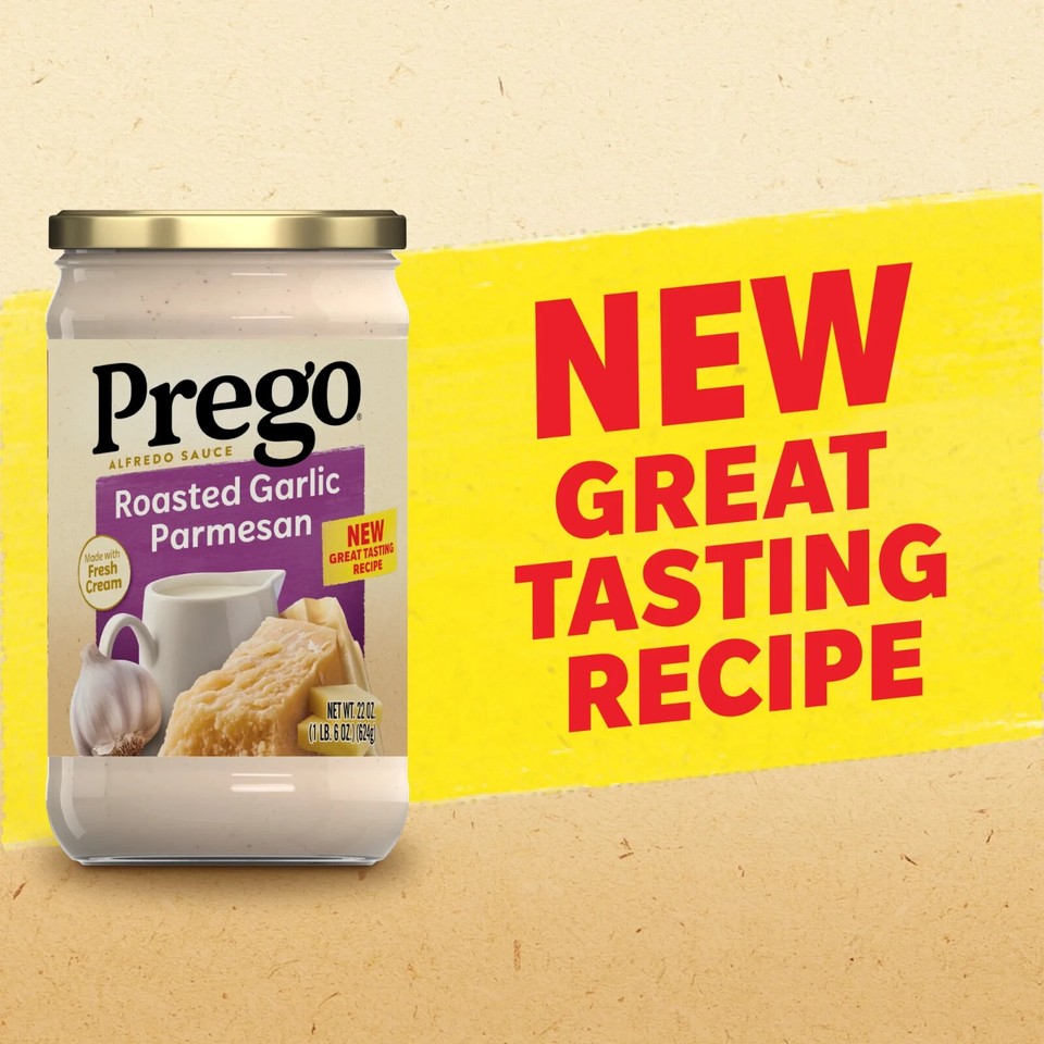 Prego Alfredo Sauce with Roasted Garlic and Parmesan Cheese, 22 oz Jar ...
