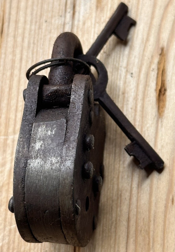 Antique Finish Rustic Cast Iron Tombstone Mining Gate Lock Padlock with ...