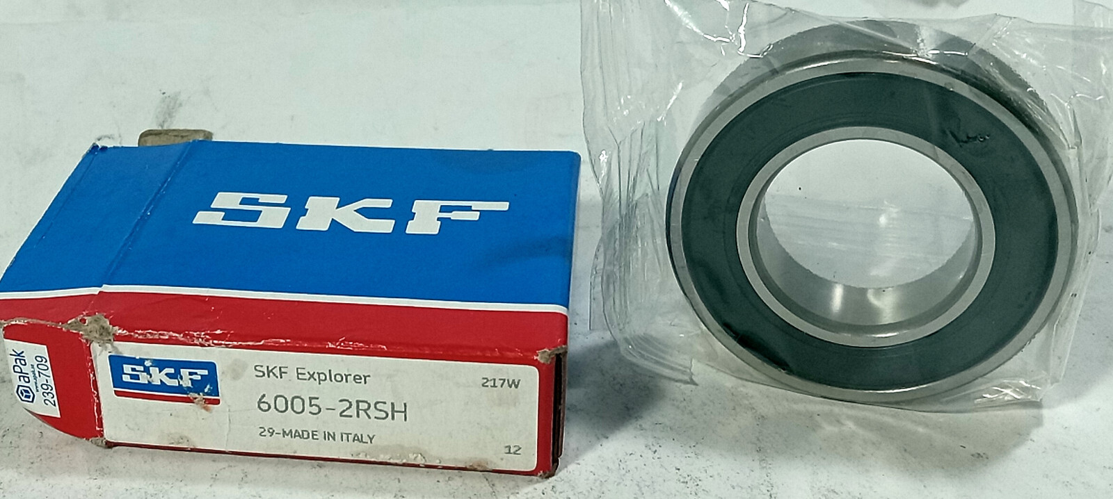 1 NEW SKF 6005-2RSH RADIAL DEEP GROOVE BALL BEARING NIB ***MAKE OFFER ...