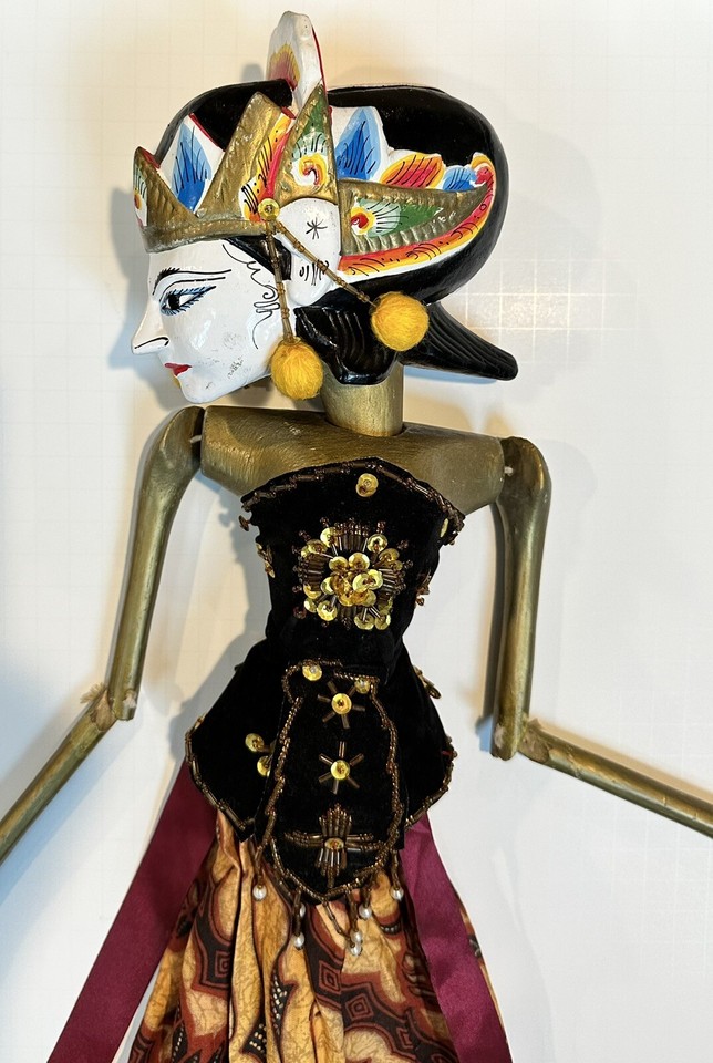 Indonesian Hand-carved & Painted Wooden Rod Puppet (Wayang Golek) Lady ...