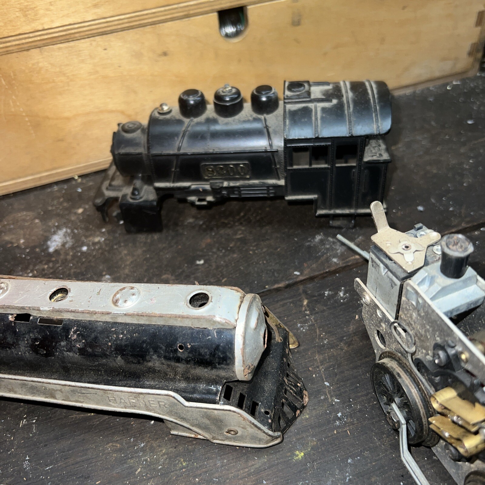 Lot Of Vintage Trains Marx Locomotive 1666 & Searchlight 3250 & More ...