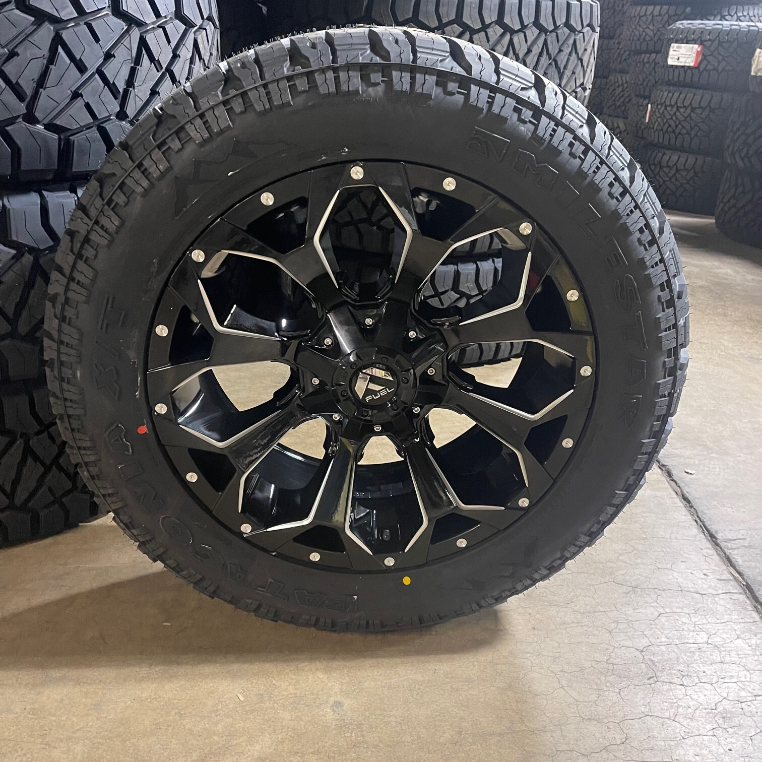 5) 20x9 D576 Fuel Assault Black Wheels Rims 32" AT Tires 5x5 Jeep ...