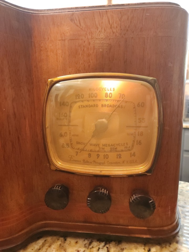 1938 Emerson Radio Model AM169. Mid Century Radio. Antique Radio. | eBay