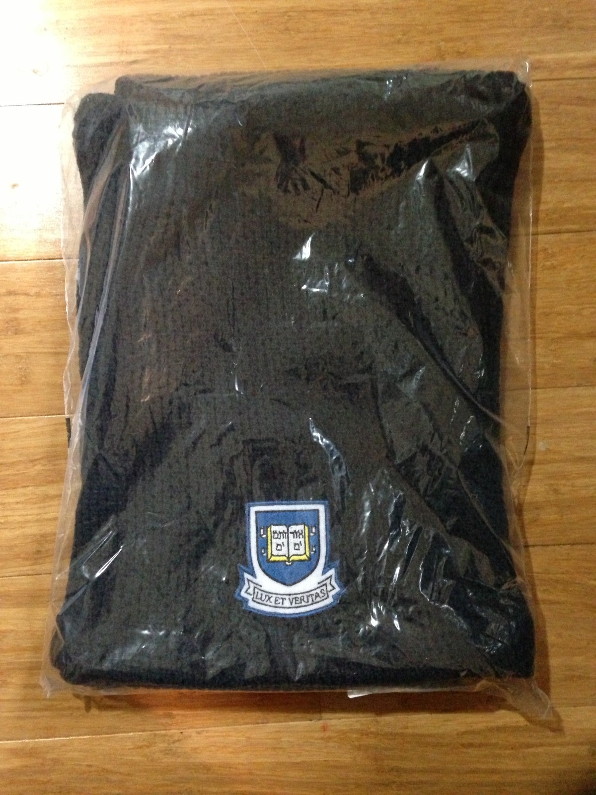 YALE UNIVERSITY Infinity Circle Loop Winter Scarf School House Apparel ...