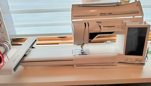 Husqvarna Viking Designer Diamond Deluxe Sewing / Embroidery Machine ...
