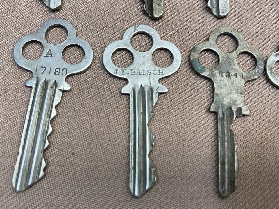 Lot Of 11 VTG Antique YALE Door Padlock Used Brass Keys Pat. 1891 Old ...